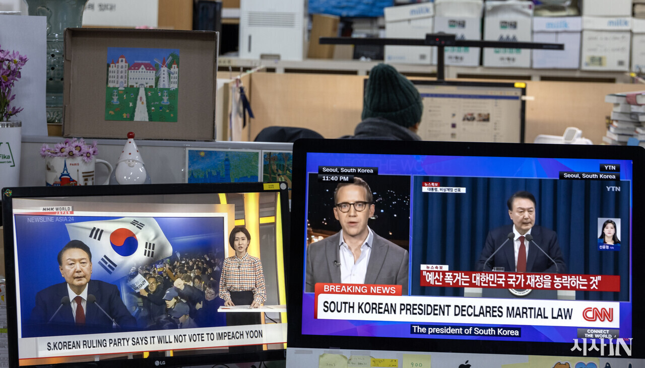 외신, 윤석열 계엄령에 ‘충격’ 한국 시민 수준에 ‘감탄’