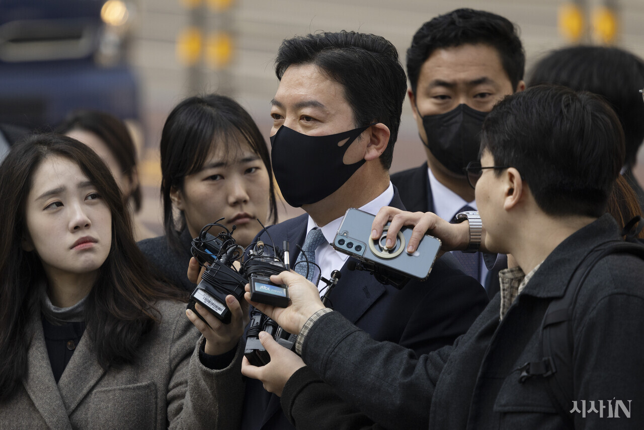 기관단총(MP-7) 2정·실탄 80여 발··· 한겨울의 관저 요새화
